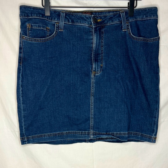 Lee | Skirts | Vintage Lee Denim Mini Skirt With Builtin Nylon Shorts Size 8 | Poshmark